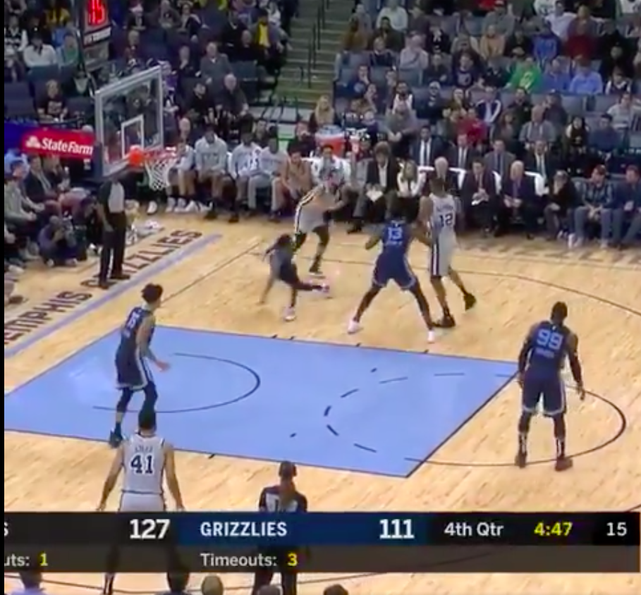 Marco Belinelli brise les chevilles de Ja Morant sur une simple feinte ...